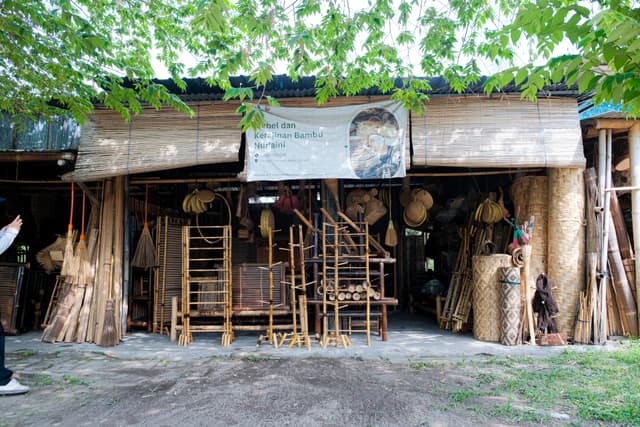 Sentra Industri Bambu Indah Sendari - Kerajinan Bambu Tradisional Yogyakarta